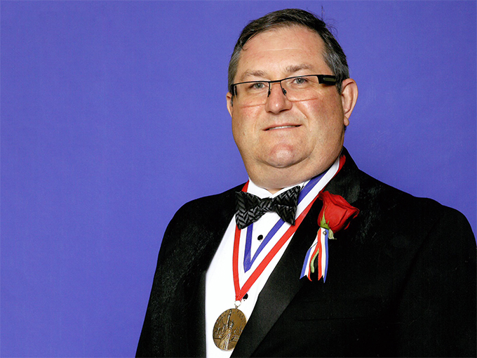 Mustafa Abadan Receives a 2016 Ellis Island Medal of Honor – SOM