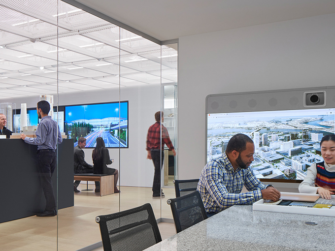 Remote Work and COVID-19: SOM on Collaborating with a Global Team – SOM