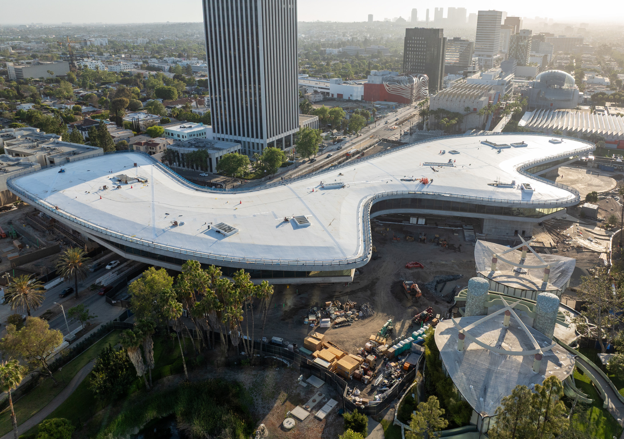 Engineering News-Record West Features Los Angeles County Museum of Art – SOM