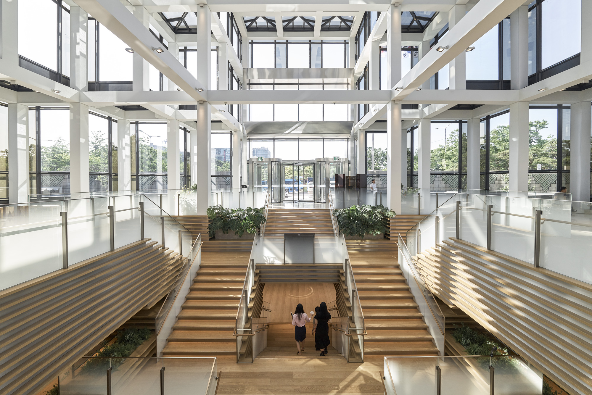 LG Headquarters Featured in SPACE Magazine – SOM