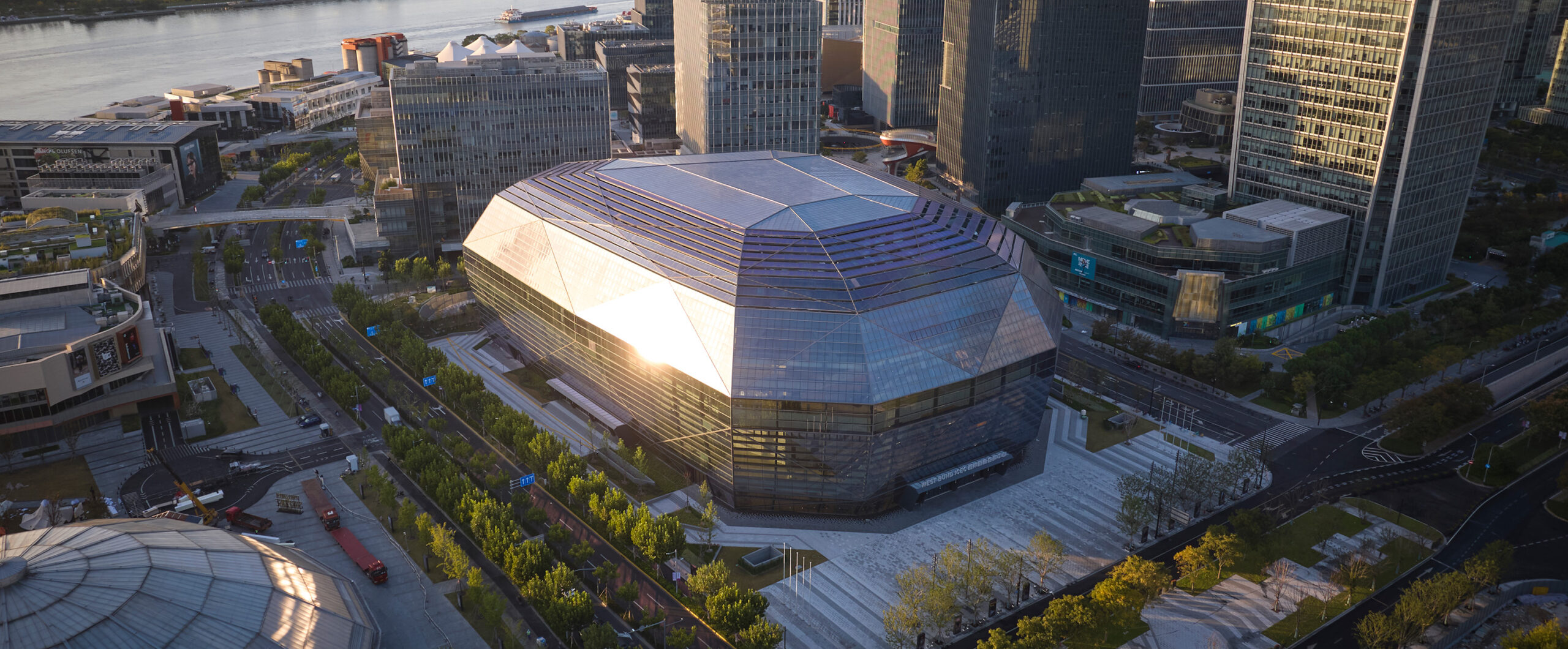 CNN Style Highlights West Bund Convention Center's AI-Driven Design – SOM